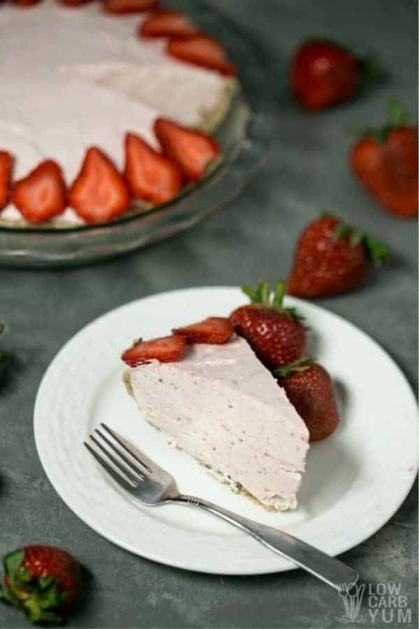 Keto Strawberry Cream Pie (No Bake, Icebox) - Low Carb Yum