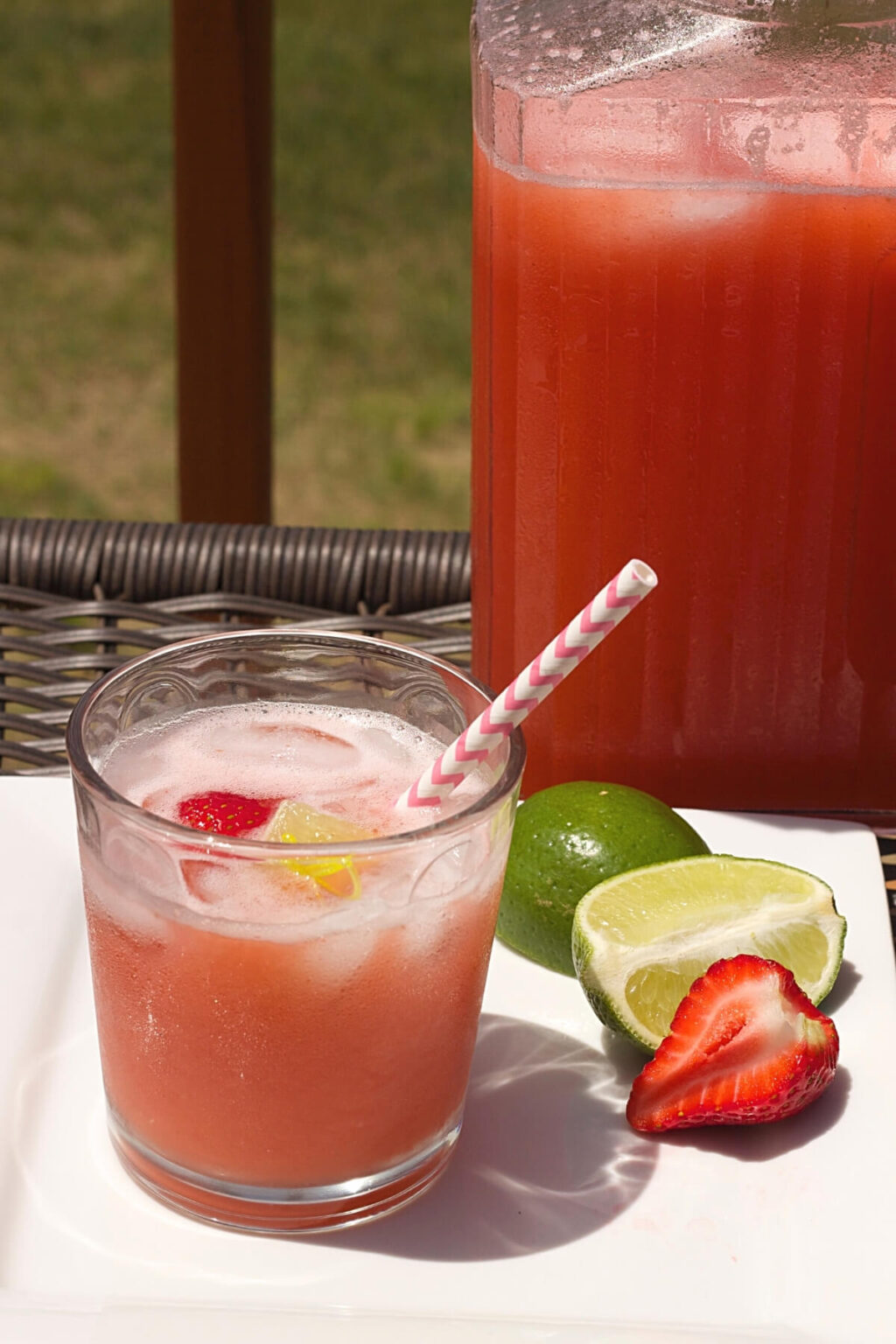 Sugar-Free Strawberry Limeade Recipe (Low-Carb Juice) - Low Carb Yum