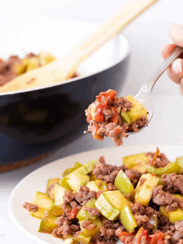 EASY GROUND BEEF AND SQUASH SKILLET STORY - Low Carb Yum